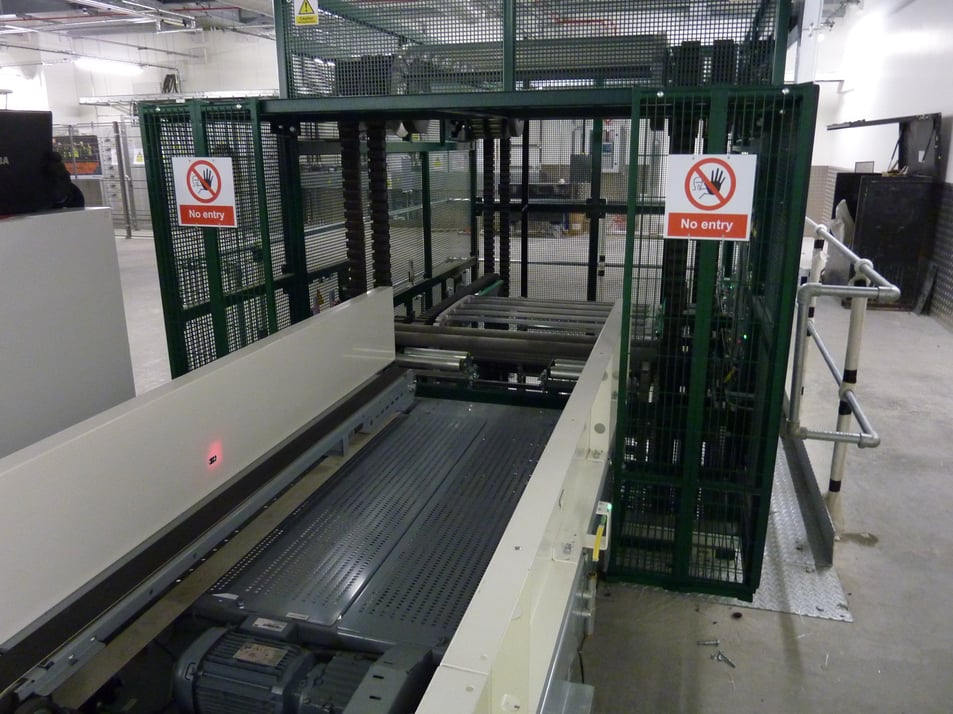Vertical Baggage Conveyors Powered by Rubber Block Chain | NERAK Systems